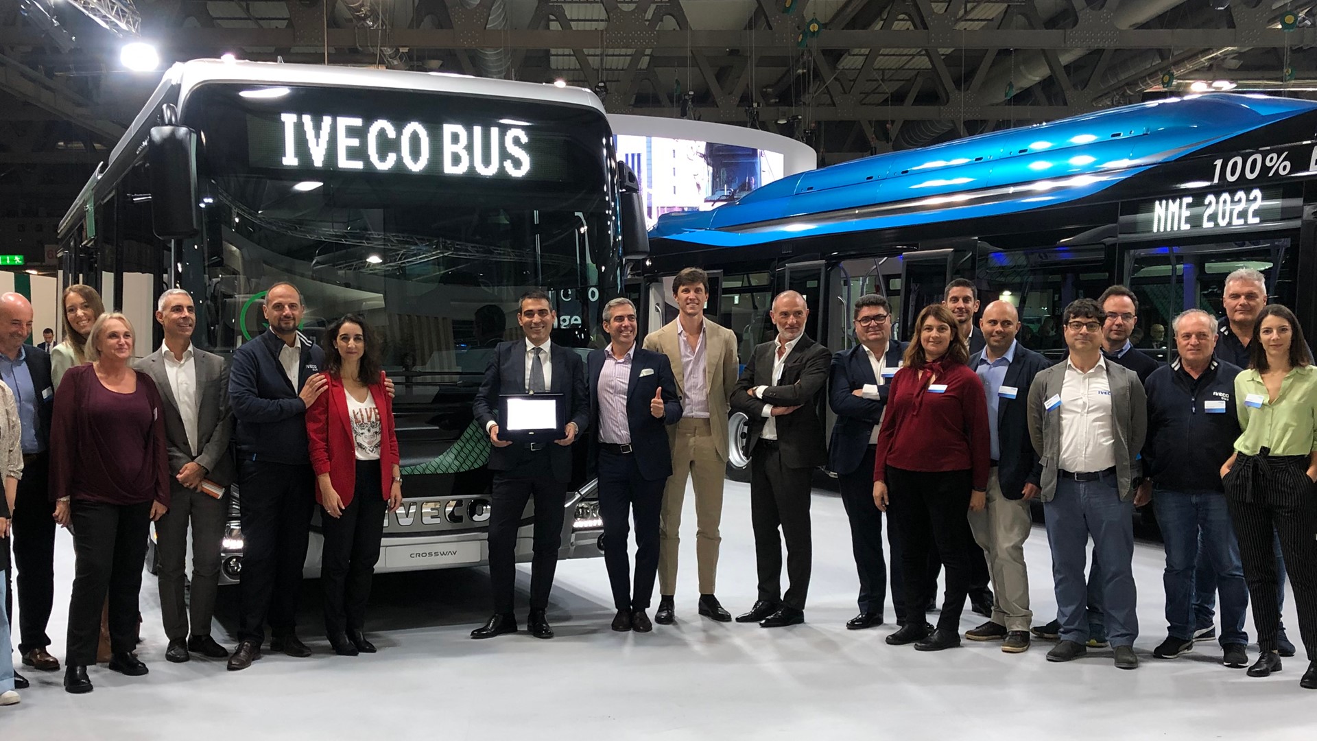 IVECO BUS unveils URBANWAY Hybrid CNG articulated bus for city ... IVECO BUS unveils URBANWAY Hybrid CNG articulated bus for city ...